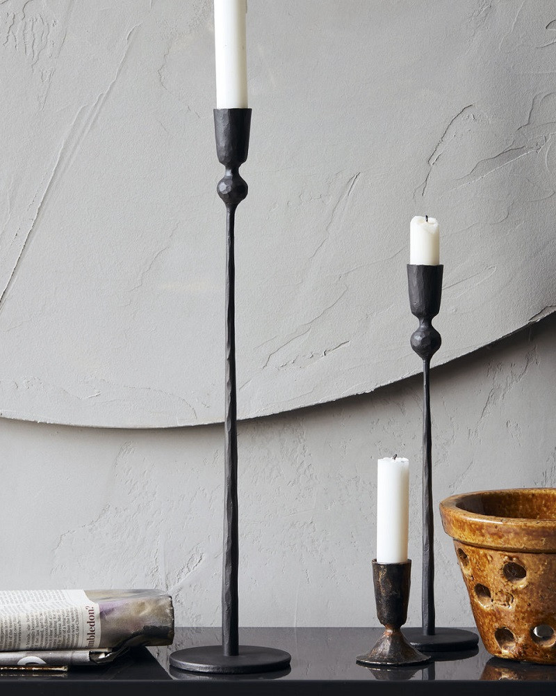 House Doctor lysestage i sort jern - høj og slank Trivo lysestage