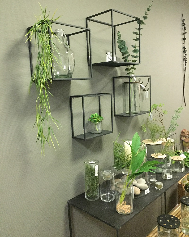 Stilrent hyldesæt i sortmalet metal - sæt med 2 firkantede hylder